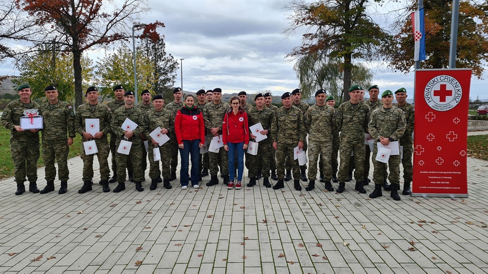 Darivatelji krvi u vojarni – Gradsko društvo Crvenog križa Petrinja